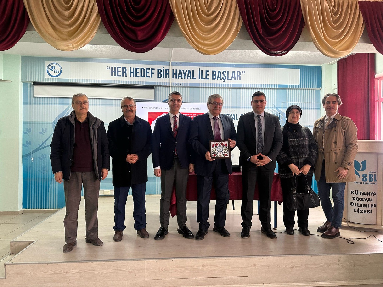 AHMET URFALI’DAN ‘BAYRAK’ KONFERANSI - AvrupaPress